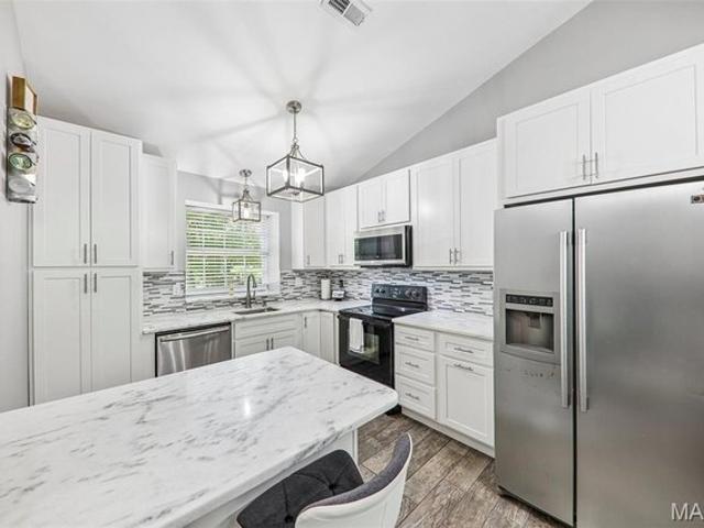 12948 Autumn View Dr, Saint Louis, MO 63146