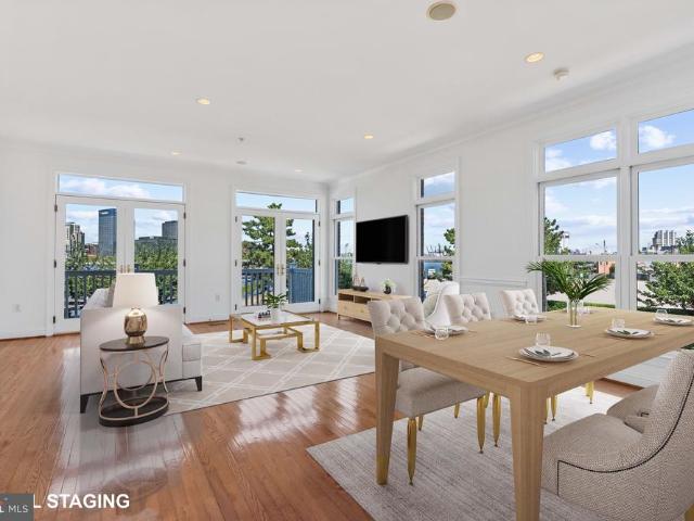 1294 Harbor Island Walk