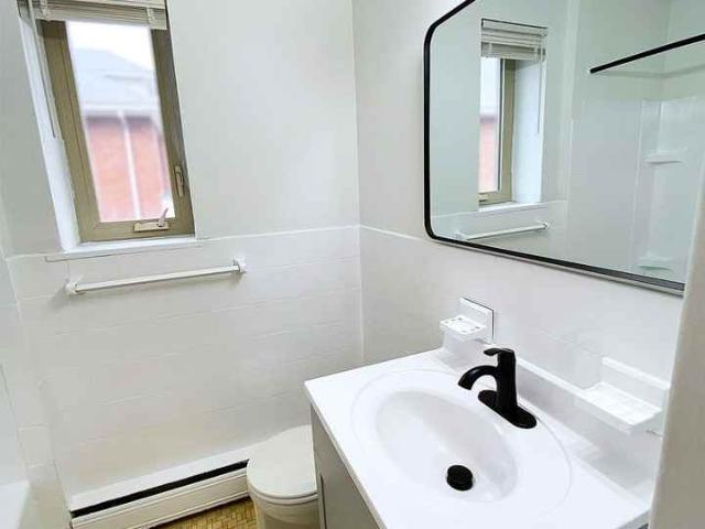 12955 Larchmere Boulevard 1 Bedroom Apartment for Rent at 12955 Larchmere Blvd, Shaker Heights, OH 44120 Shaker Heights