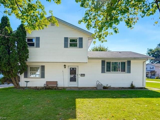 1295 Mohegan Trl, Willoughby, OH 44094