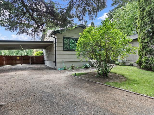 1295 betty ln