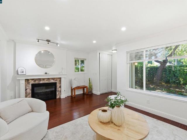 1295 Crescent Ter