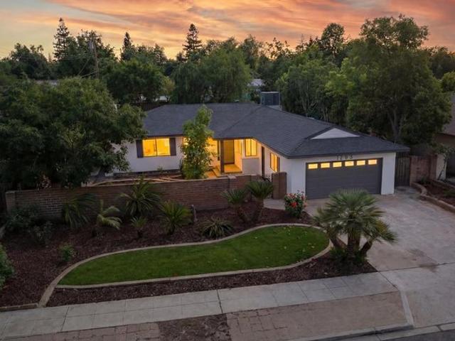 1295 E Almendra Dr, Fresno, CA 93710