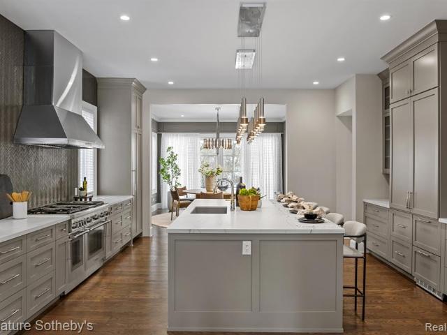 1295 Lakeside Drive