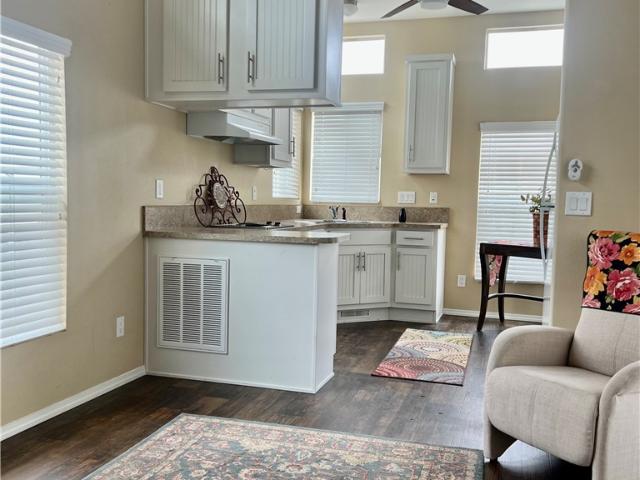1295 S Cawston 462
