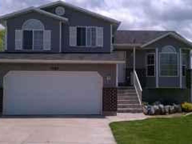 $1295 / 3br Nice Layton Multi level Home w/3 bedroom,2 bathroom & 2 car garage Layton, UT