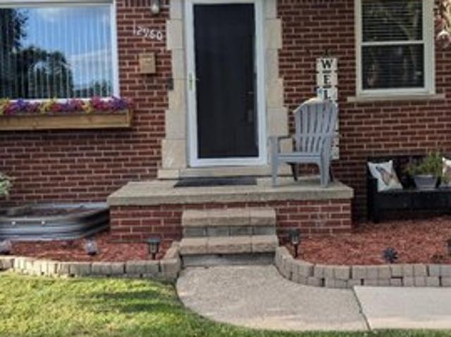12960 Birrell St, Southgate, MI 48195
