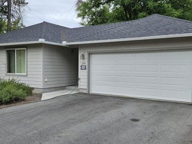 1296 Fruitdale Dr, Grants Pass, OR 97527