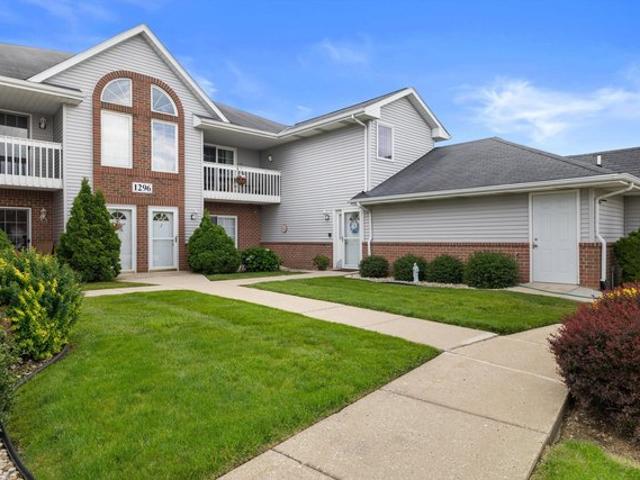 1296 Village Centre Dr Unit 2, Somers, WI 53144