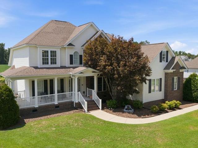 1296 Windbrooke Dr, Grimesland, NC 27837