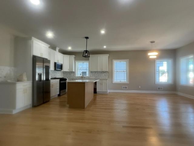1297 Avy St