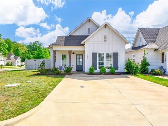 1297 Foxtail Ln, Opelika, AL 36801