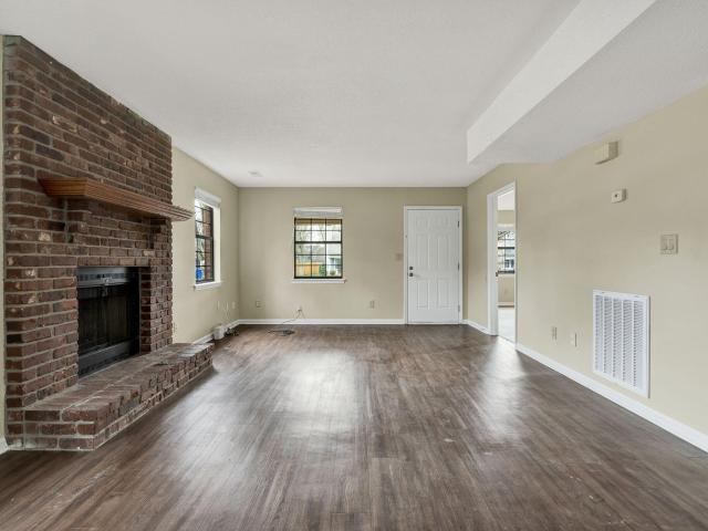 1297 Leaside Lane