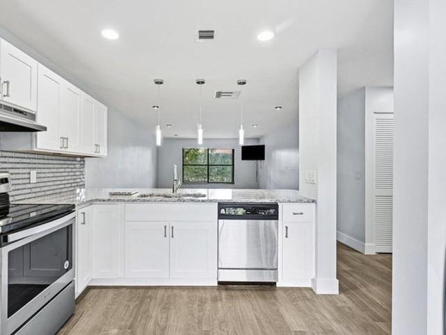 12989 Odessa Trl Apt 5, Wellington, FL 33414