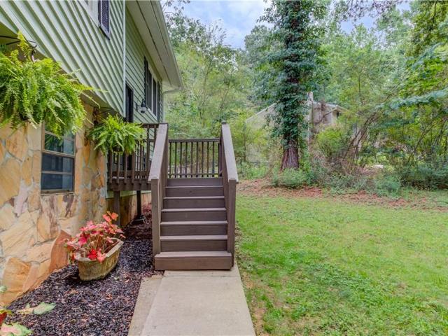1298 Oakcrest Court SW