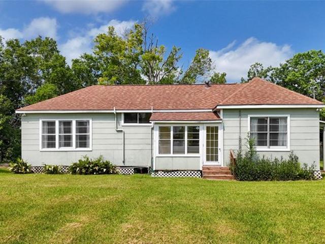 12903 Sandpiper Rd, Angleton, TX 77515