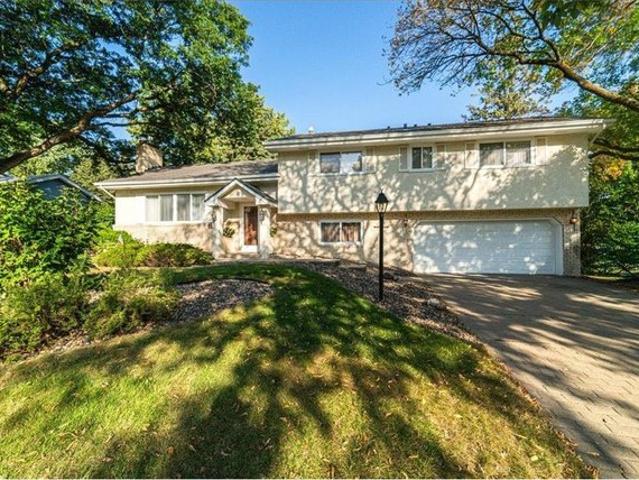 12904 2nd Ave S, Burnsville, MN 55337