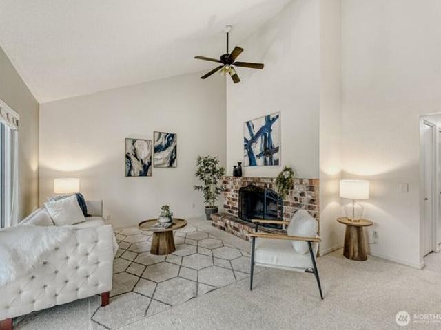 12904 th Ct NE Apt J302, Kirkland, WA 98034