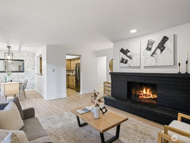 12905 th Ct NE Apt L105, Kirkland, WA 98034