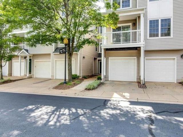 12908 Fair Briar Ln, Fairfax, VA 22033