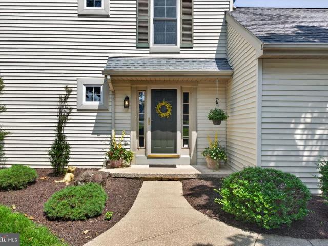 1290 Crestview Drive
