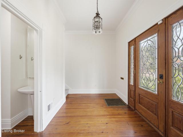 1290 Everett Ave