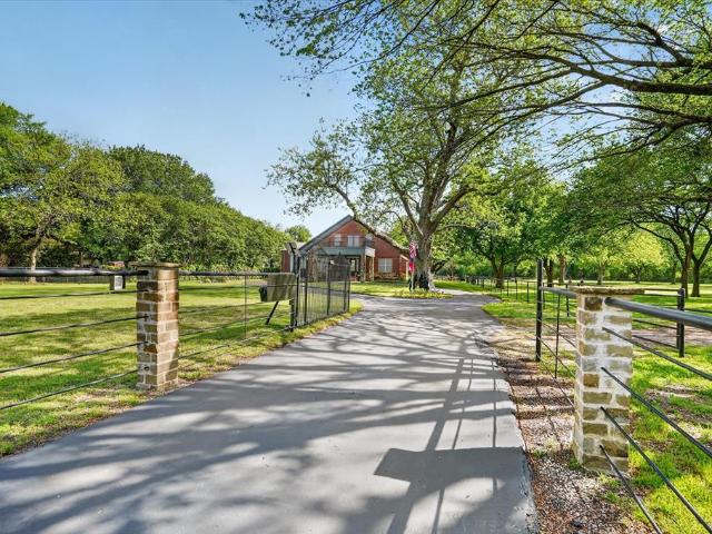1290 Fox Ln, Burleson, TX 76028 | MLS #21235 | Compass