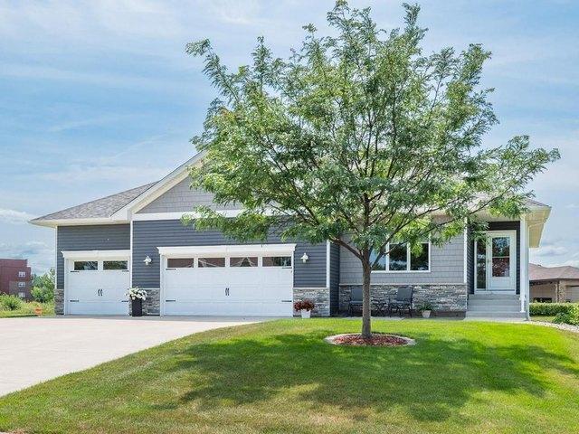 1290 Parkview Ct, Shakopee, MN 55379