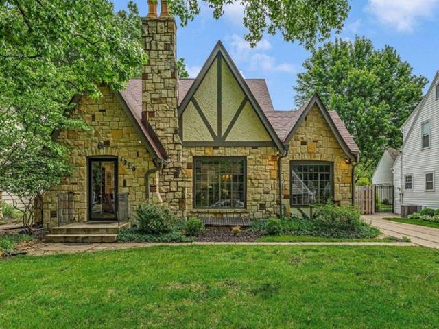 1290 SW Pembroke Ln, Topeka, KS 66604
