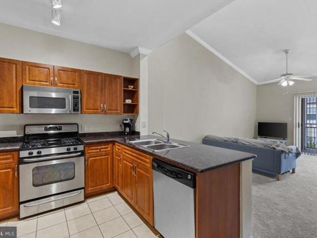 12917 Centre Park Cir #412, Herndon, VA 20171