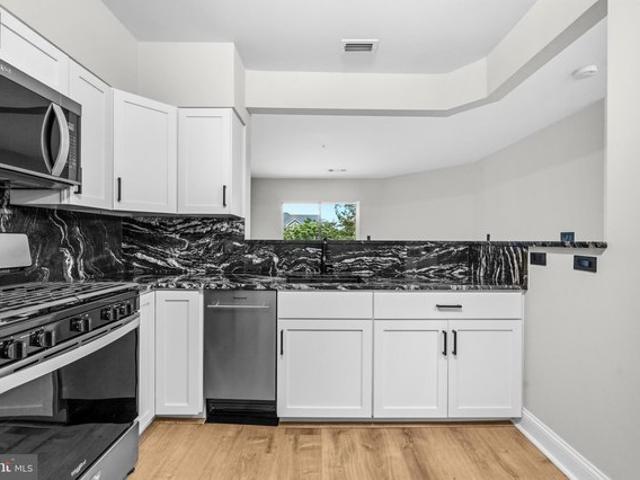 12915 Alton Sq Apt 216, Herndon, VA 20170