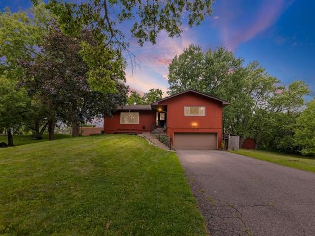 12916 1st Ave S, Burnsville, MN 55337