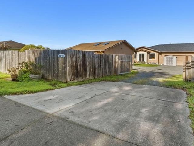 1291 Railroad Dr, McKinleyville, CA 95519