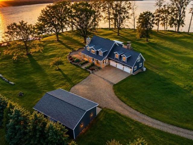 1291 S Queensway Dr, Lake Isabella, MI 48893