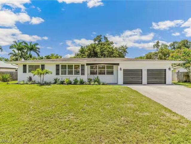 1292 CARLENE AVE, FORT MYERS, FL 33901 Single Family Residence.