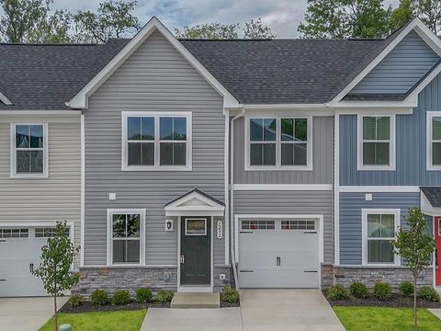 1292 Divot Cir, Akron, OH 44313