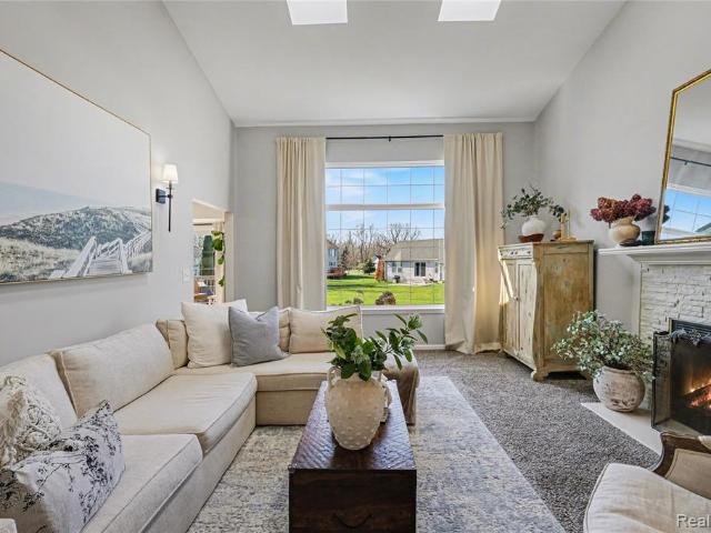1292 Theresa Drive