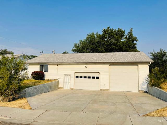 1293 Alameda Dr