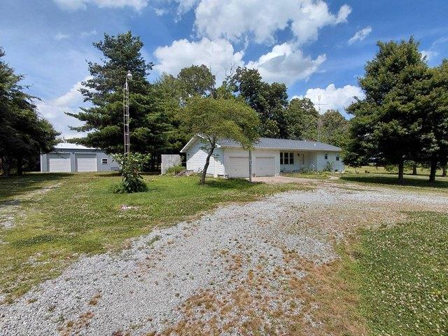 1293 County Road 1700 N, Cisne, IL 62823