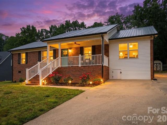 1293 Hickory Nut Ln, Lincolnton, NC 28092