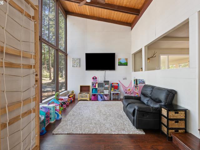 1293 starveout creek rd