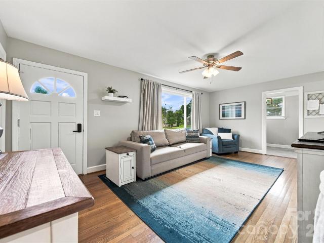129 33rd Street NW
