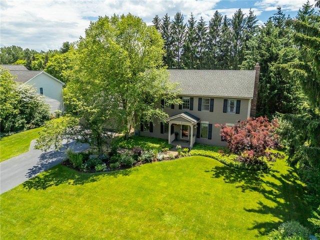 129 Caversham Woods, Pittsford, NY 14534
