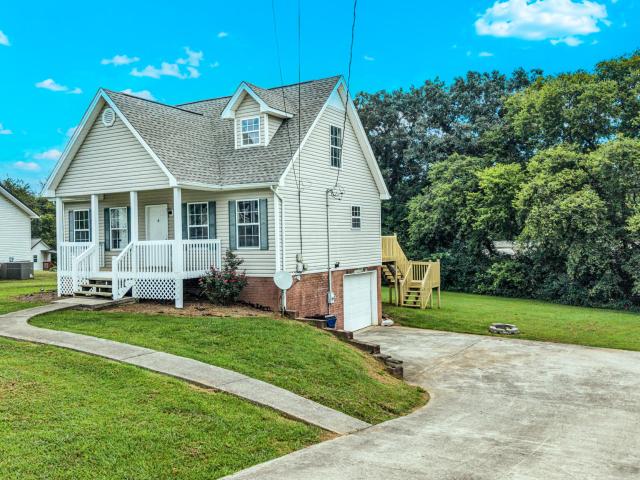 129 Apple Valley Court NE