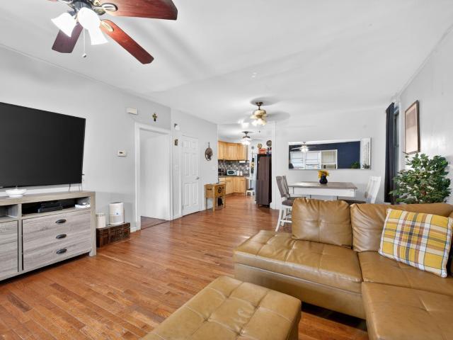 129 Avenue E