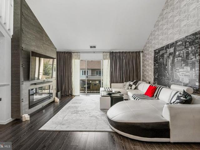 129 Benjamin Ct Unit F129, Philadelphia, PA 19114