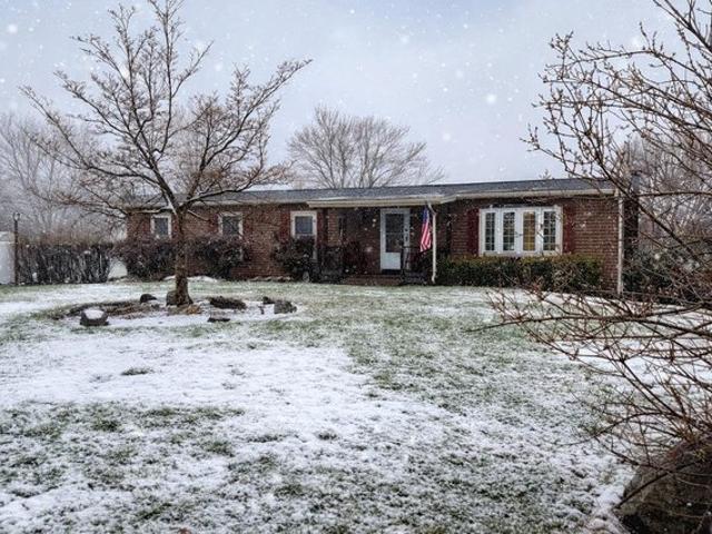 129 Brady Cir, Manchester, NH 03109
