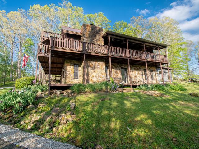 129 Douglas Hollow