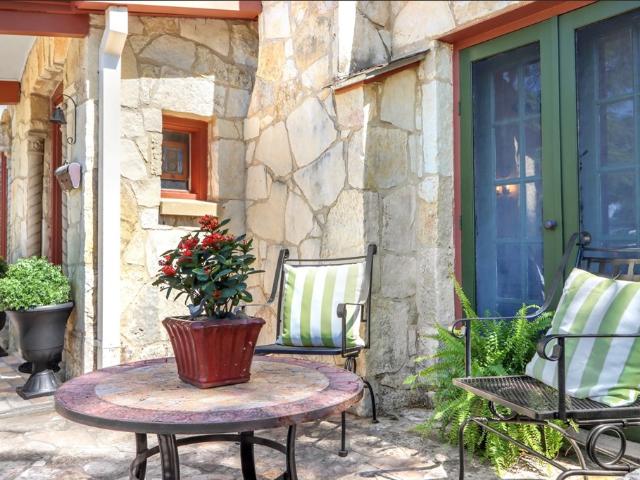 129 E Evergreen St, Boerne, TX 78006 | MLS #99270