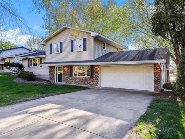 129 E Golden Lake Ln, Circle Pines, MN 55014